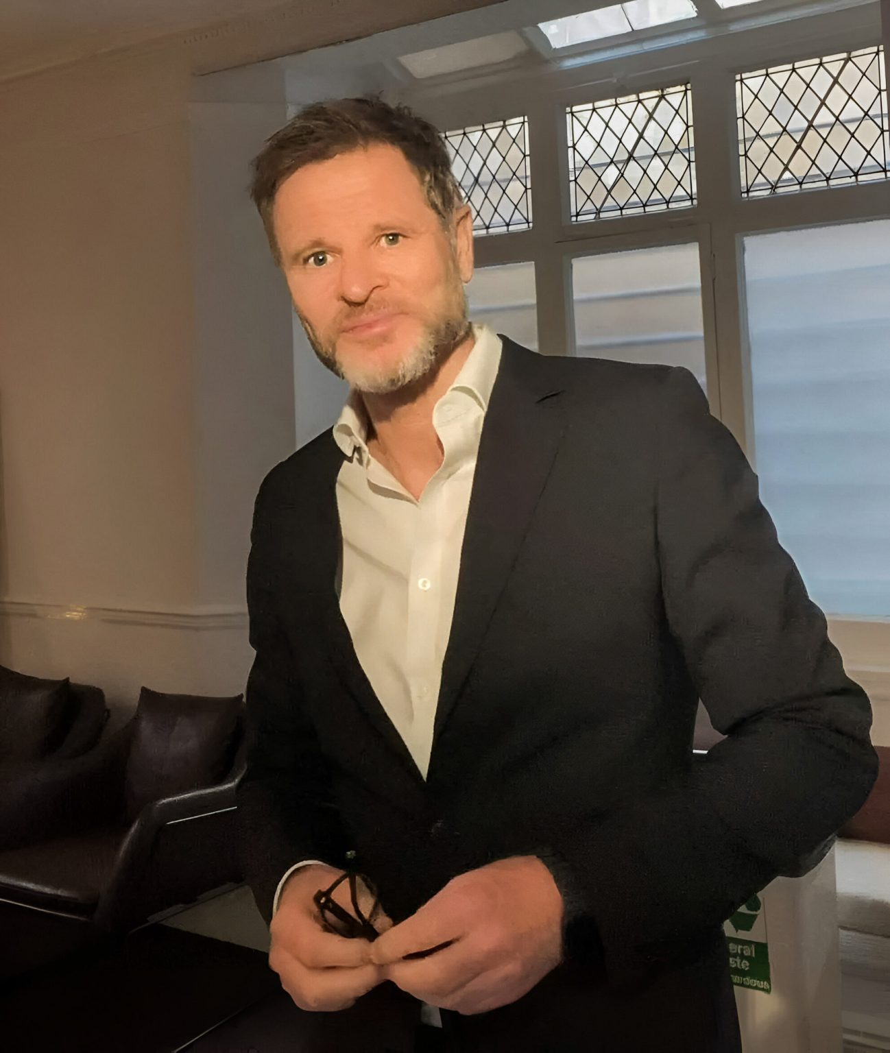 VASER Liposuction Clinic in London Dr Mike Comins